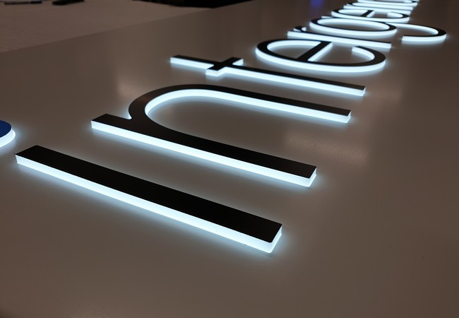 Best Indoor and Outdoor Signage Maker in Dubai | Printajo