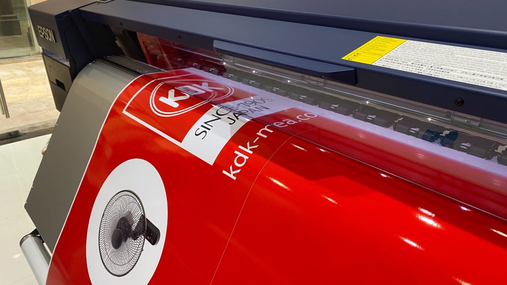 Top Considerations When Choosing a Vehicle Graphics Printer